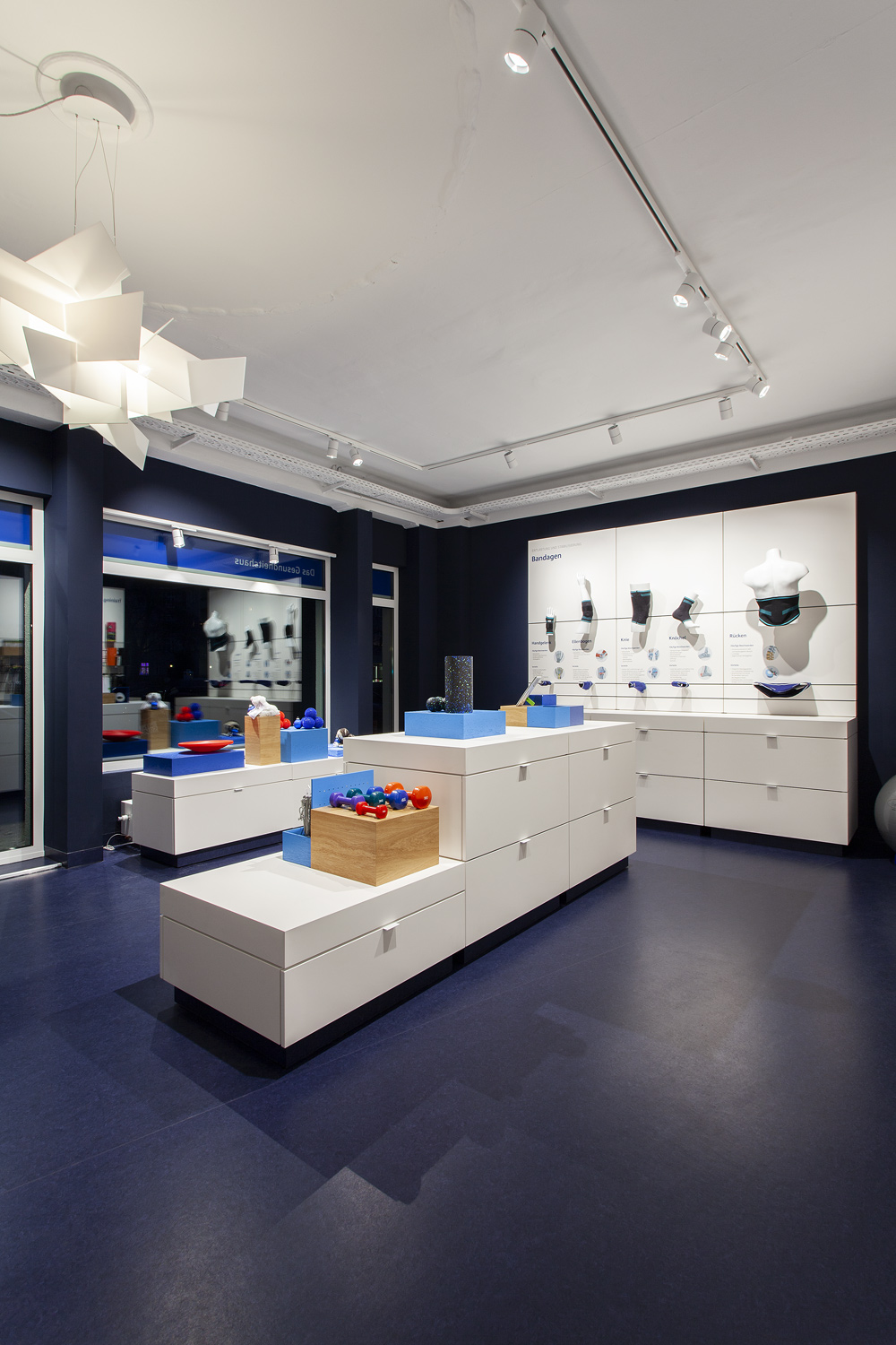 Shop Design for Medical Supply Store - IONDESIGN Berlin